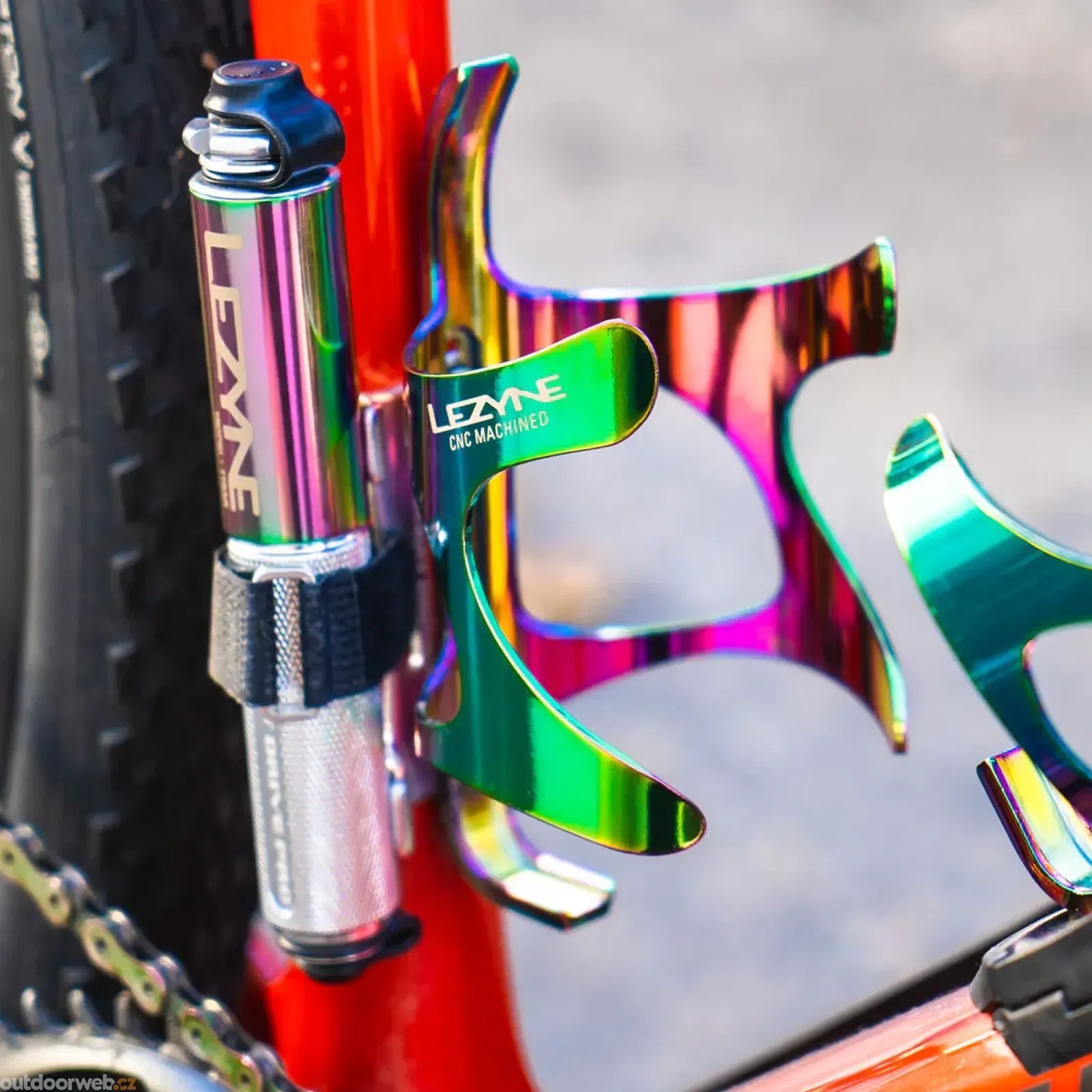 Outdoorweb - CNC CAGE Neo Metallic - držák na lahev - LEZYNE - 872 Kč
