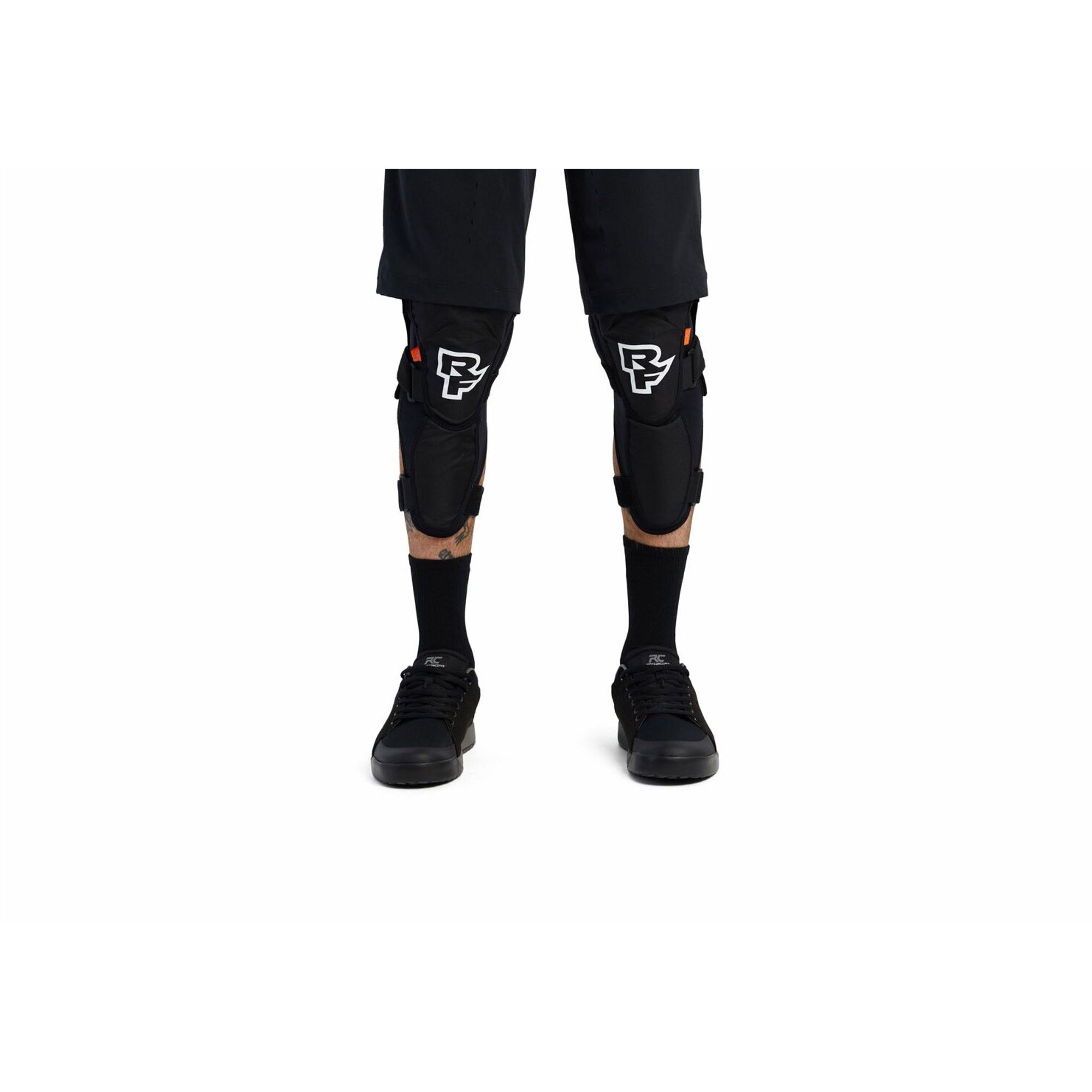 AMBUSH chrániče na nohy stealth - leg protectors - RACE FACE - 132.66