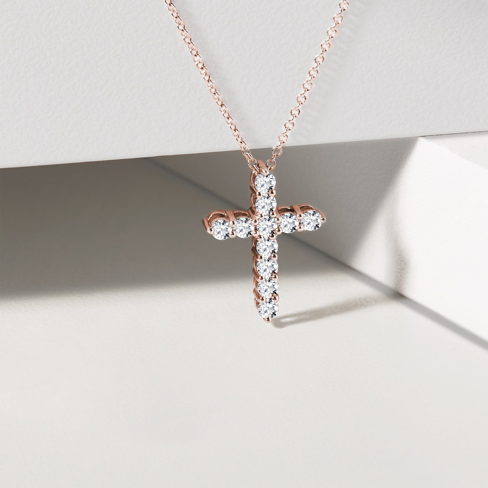 Diamond Cross in Rose Gold KLENOTA