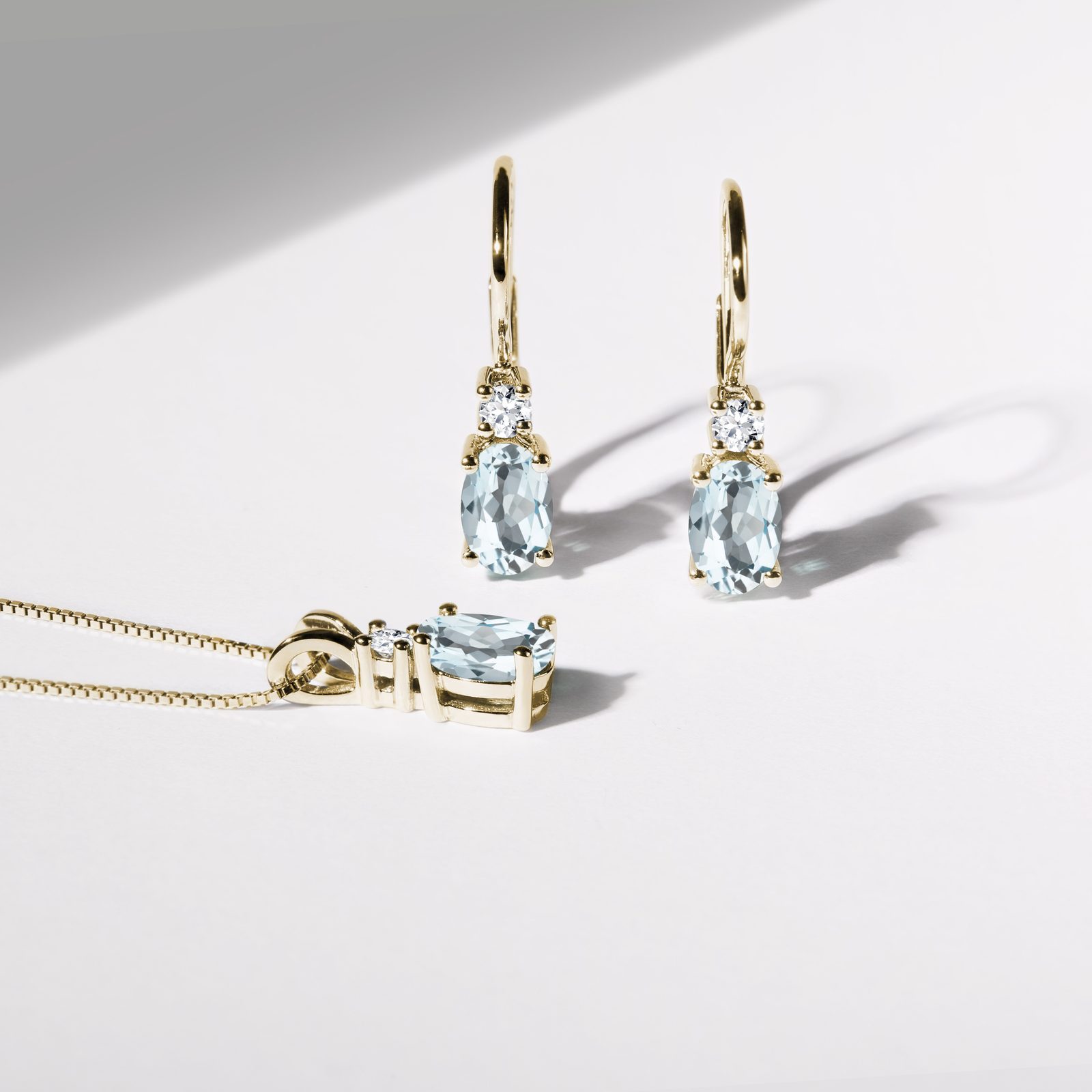 Aquamarine and Diamond Jewelry Set in Yellow Gold | KLENOTA