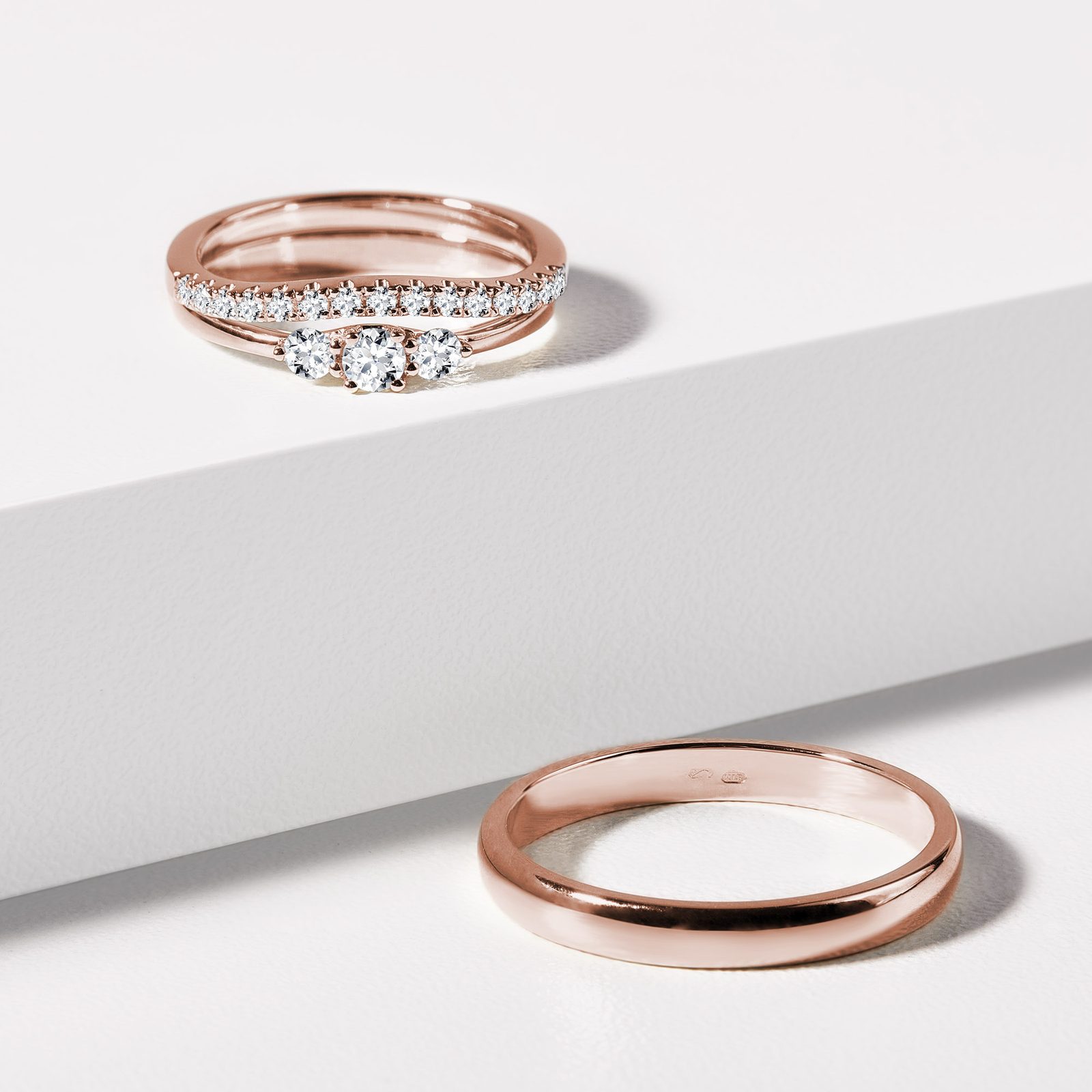 Classic Rose Gold Wedding Ring Set with Diamonds | KLENOTA