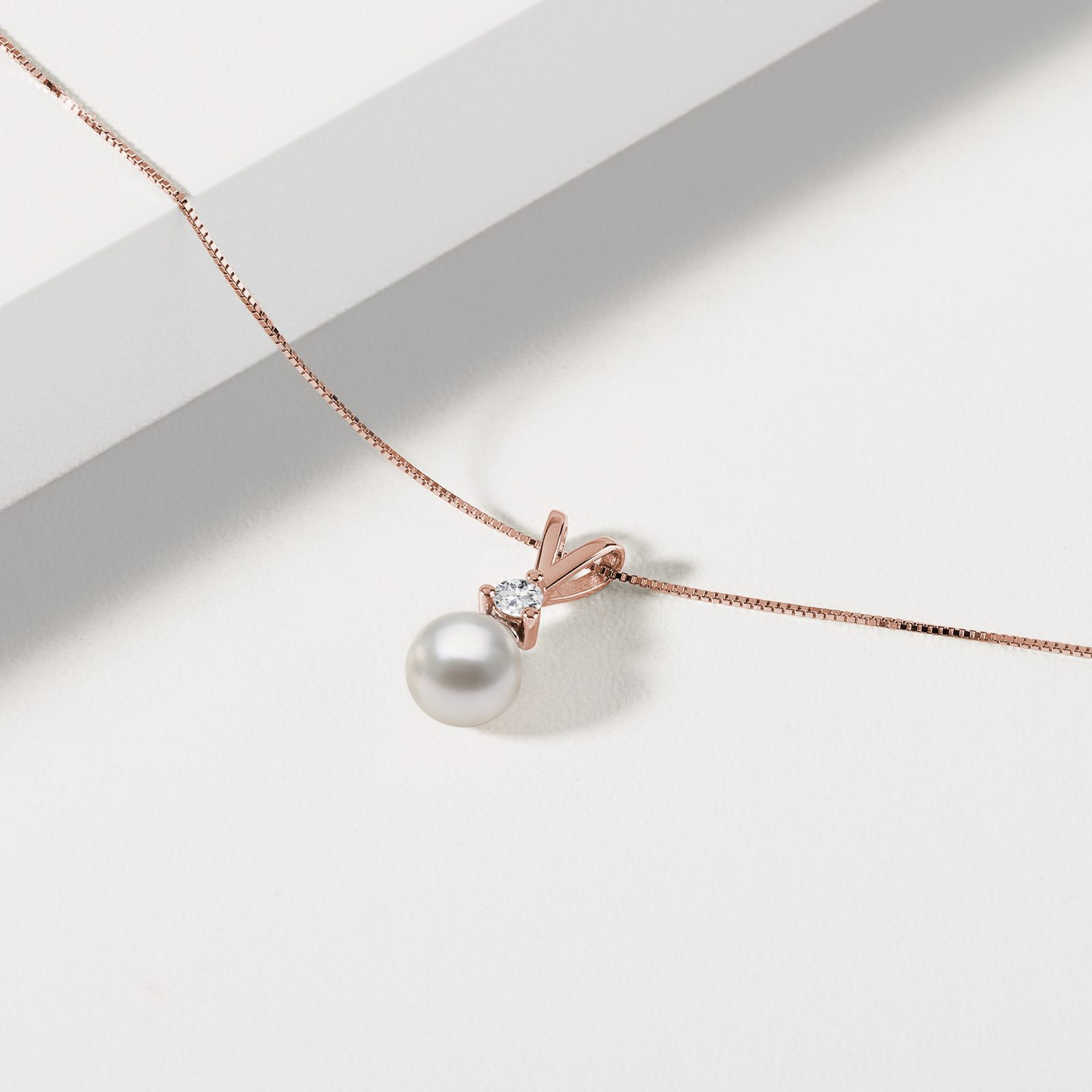 Pearl and Diamond Necklace in Rose Gold | KLENOTA