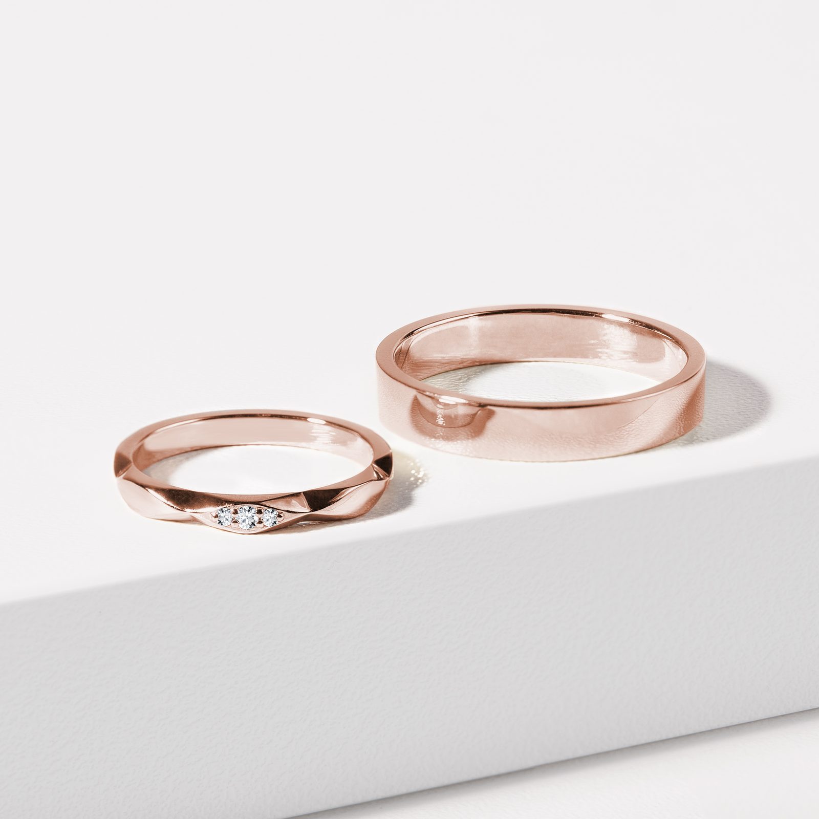 Rose Gold Wedding Ring Set with 3 Diamonds | KLENOTA
