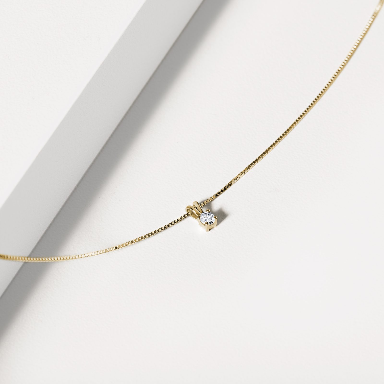 Collier en or avec pendentif en diamant | KLENOTA