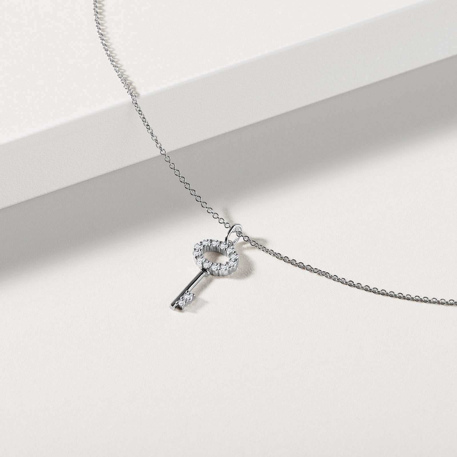 White Gold Key Pendant with Diamonds | KLENOTA