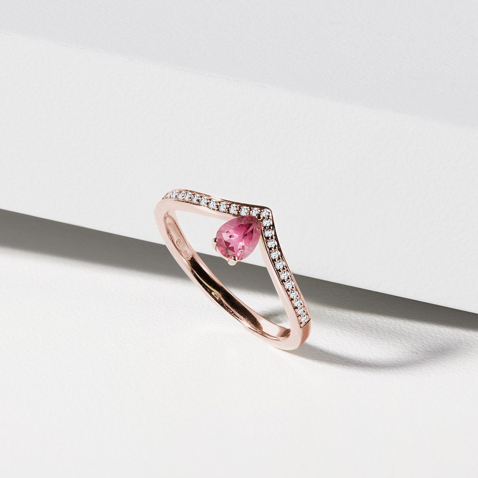 Tourmaline teardrop ring in 14k rose gold | KLENOTA