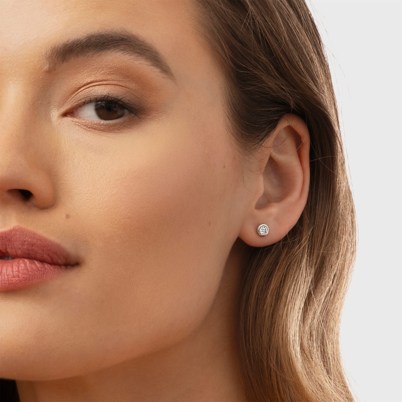 3.5mm Bezel Earrings in White Gold KLENOTA