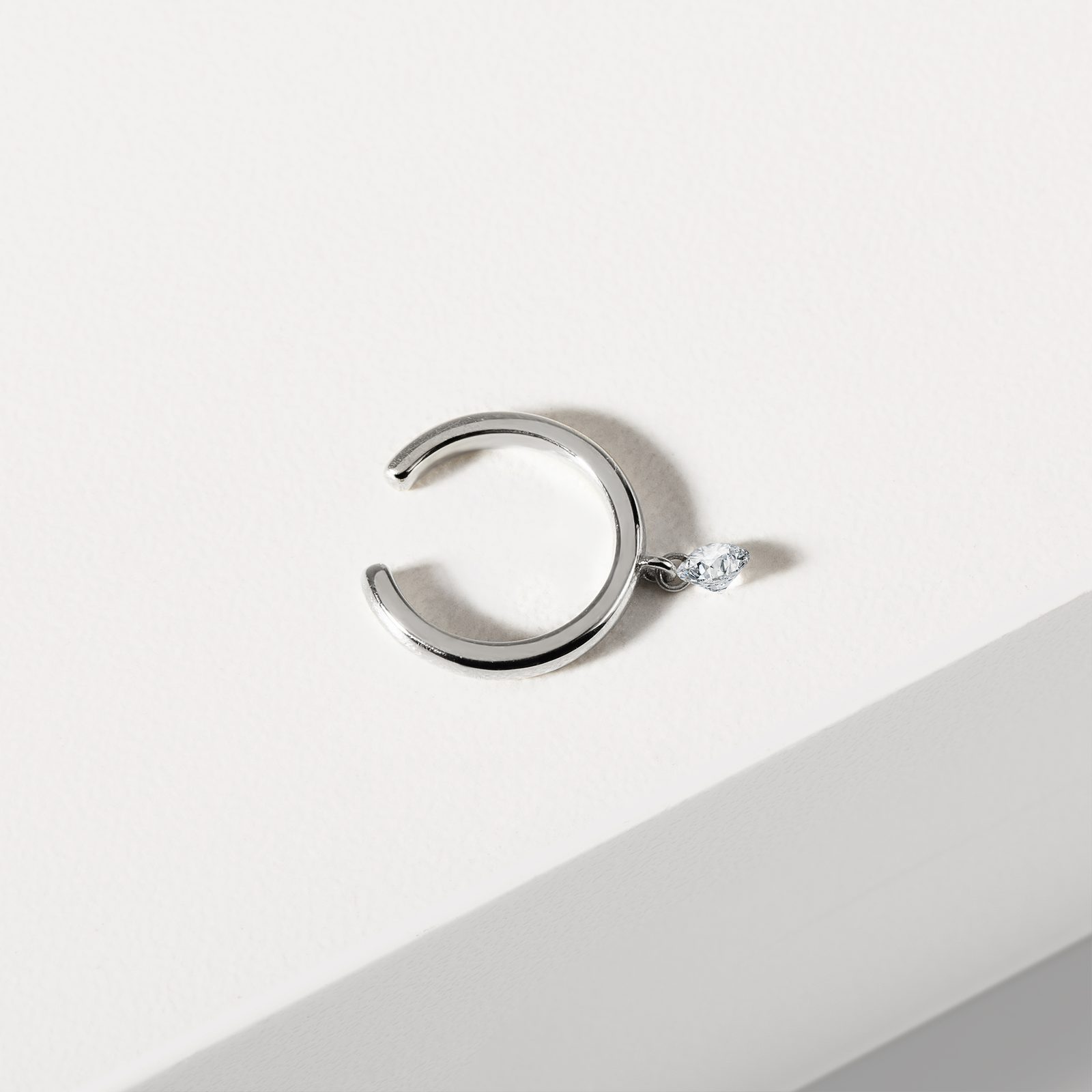 Ear Cuff aus Weißgold mit Labordiamant | KLENOTA