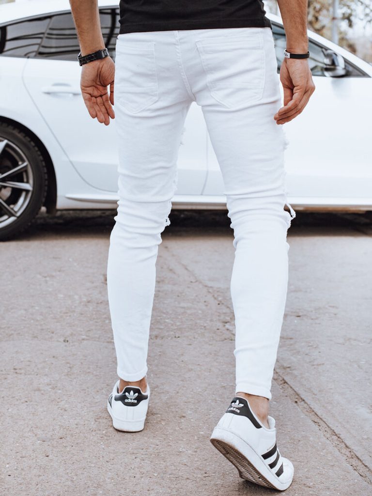 Nadčasové biele rifle s ozdobnými prvkami - Budchlap.sk