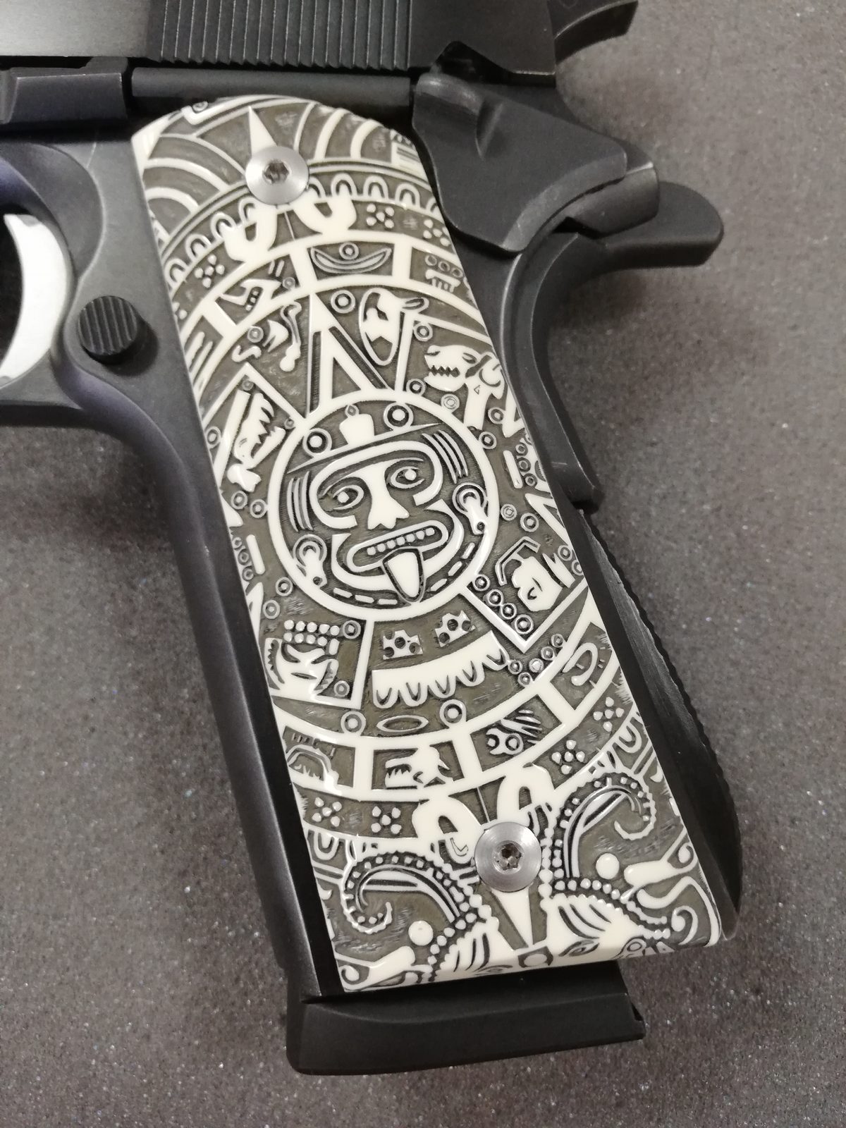 Střenky KSD 1911 Govt. & Commander Full Size slonovina akryl "Mayan" - KSD - Pažby, pažbičky a ...