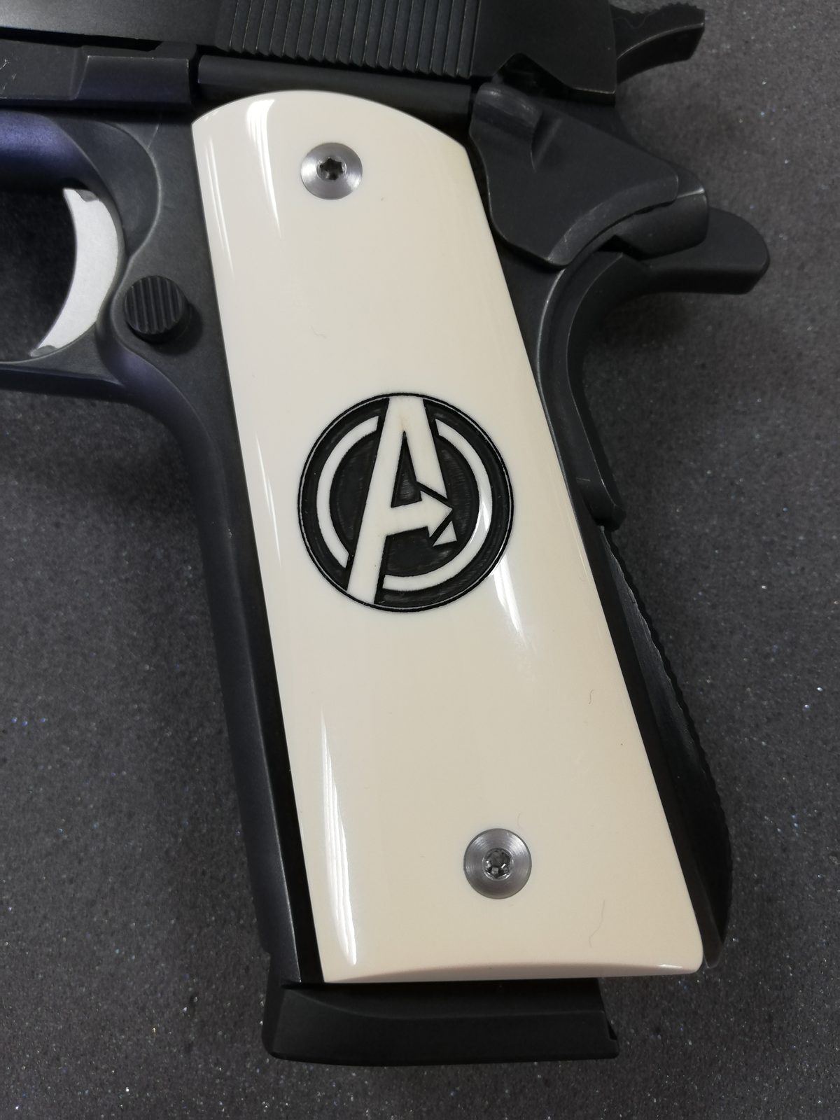 Střenky KSD 1911 Govt. & Commander Full Size slonovina "Avengers" - KSD - Pažby, pažbičky a ...