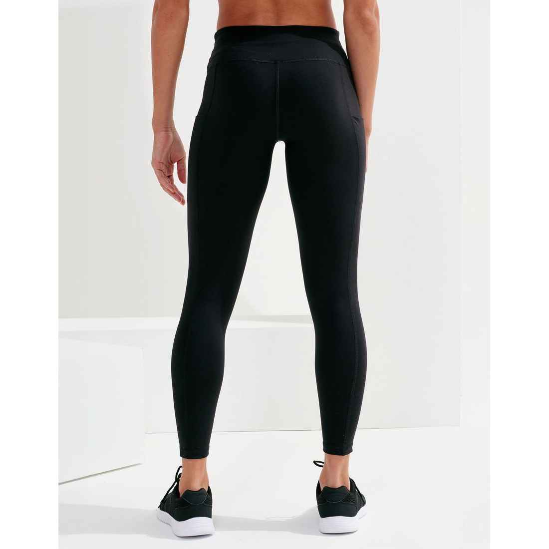 Dámské sportovní legíny - pohodlí a styl - DobrýTextil.cz