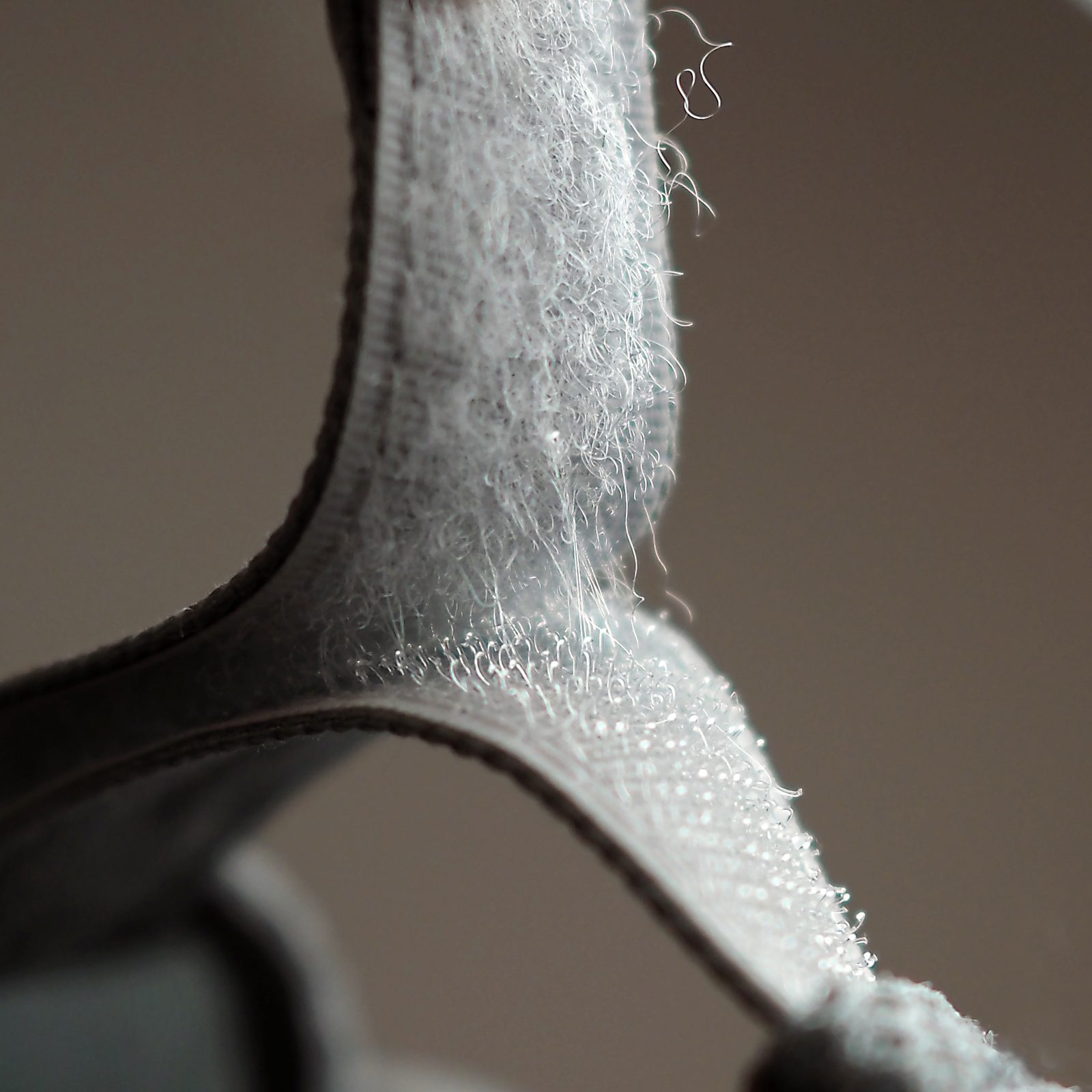 Suchý zips - ako vznikol a ako funguje - DobrýTextil.sk