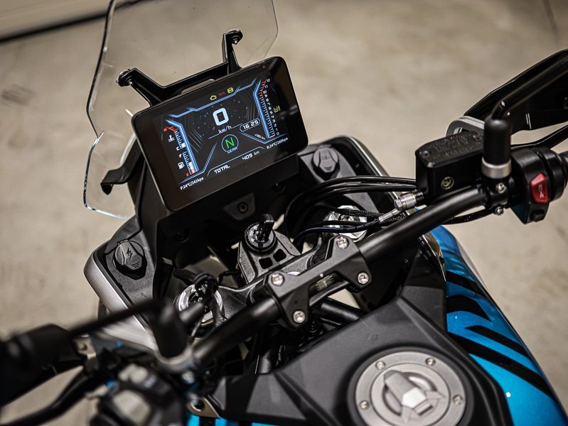 QJMOTOR SRT 600 SX - šedá/červená 2025 - QJ Motor - SRT 600 SX - 149 ...