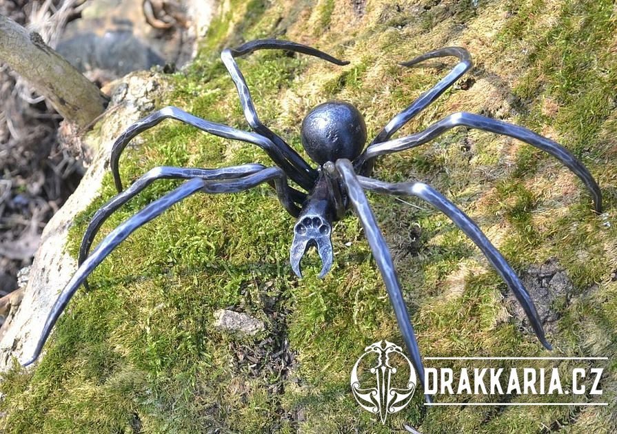 ČERNÁ VDOVA, kovaný pavouk, figurka - Drakkaria
