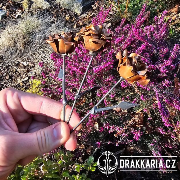 PRAŽSKÁ KOVANÁ RŮŽE - puget tří růží - Drakkaria.cz | Výroba šperků ...