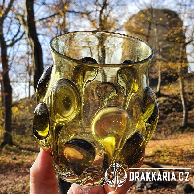 ČESKÁ GOTIKA pohár, zelené lesní sklo - Drakkaria.cz | Výroba šperků ...