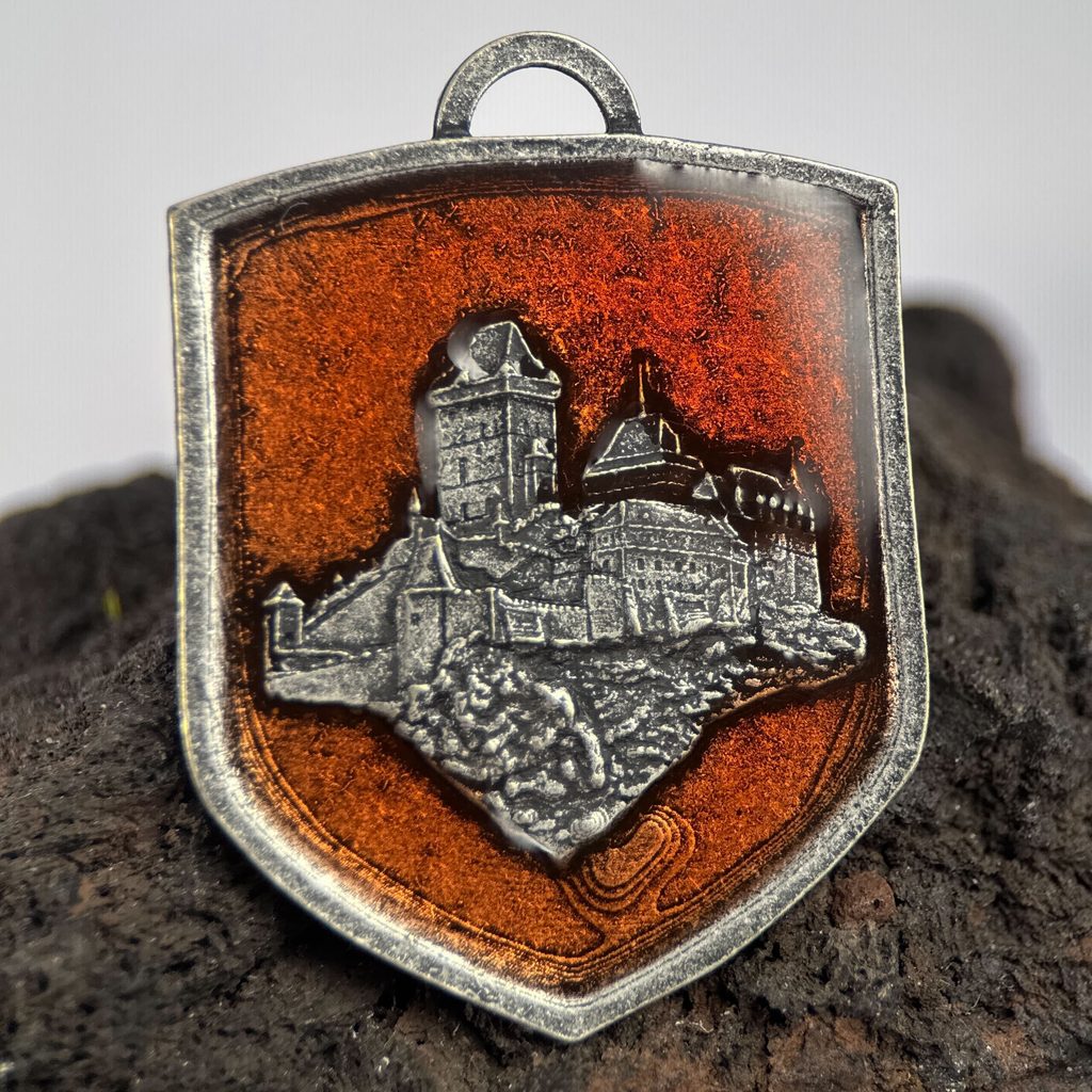 Burg Karlstejn, mittelalterliches Wappen im Schild, Zink, Emaille Wir ...