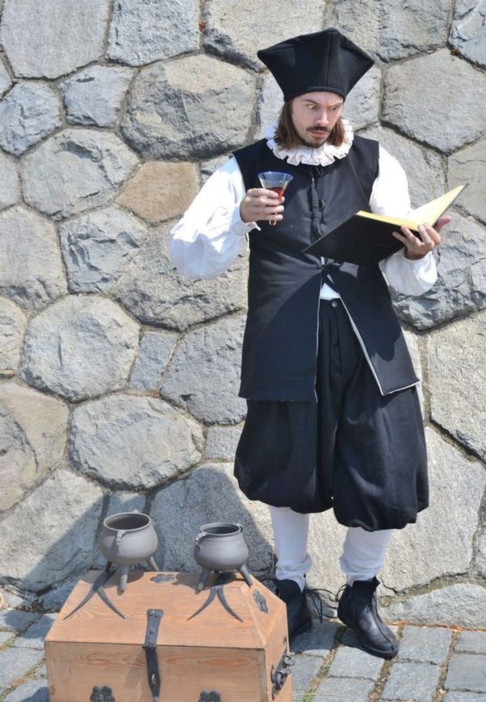 Renaissance Alchemist, costume rental Wulflund