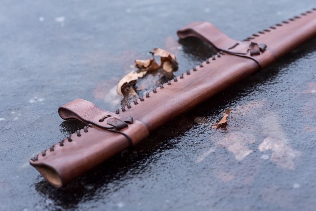 Sax with runes and leather sheath, Beagnoth Wulflund