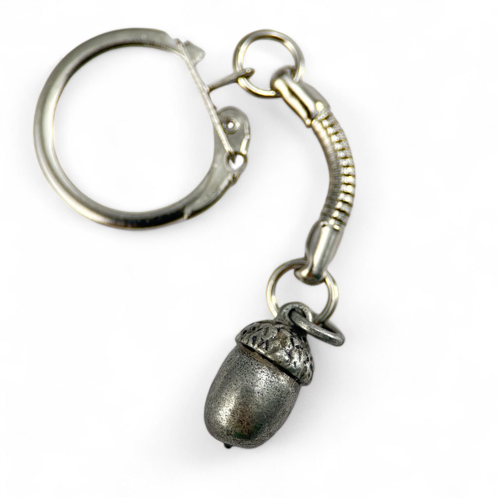 Acorn keyring, zinc antique silver Drakkaria Metal keychains Jewellery ...