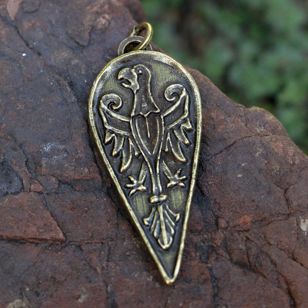 EAGLE on almond shield, zinc old brass Drakkaria Medieval amulets Zinc ...