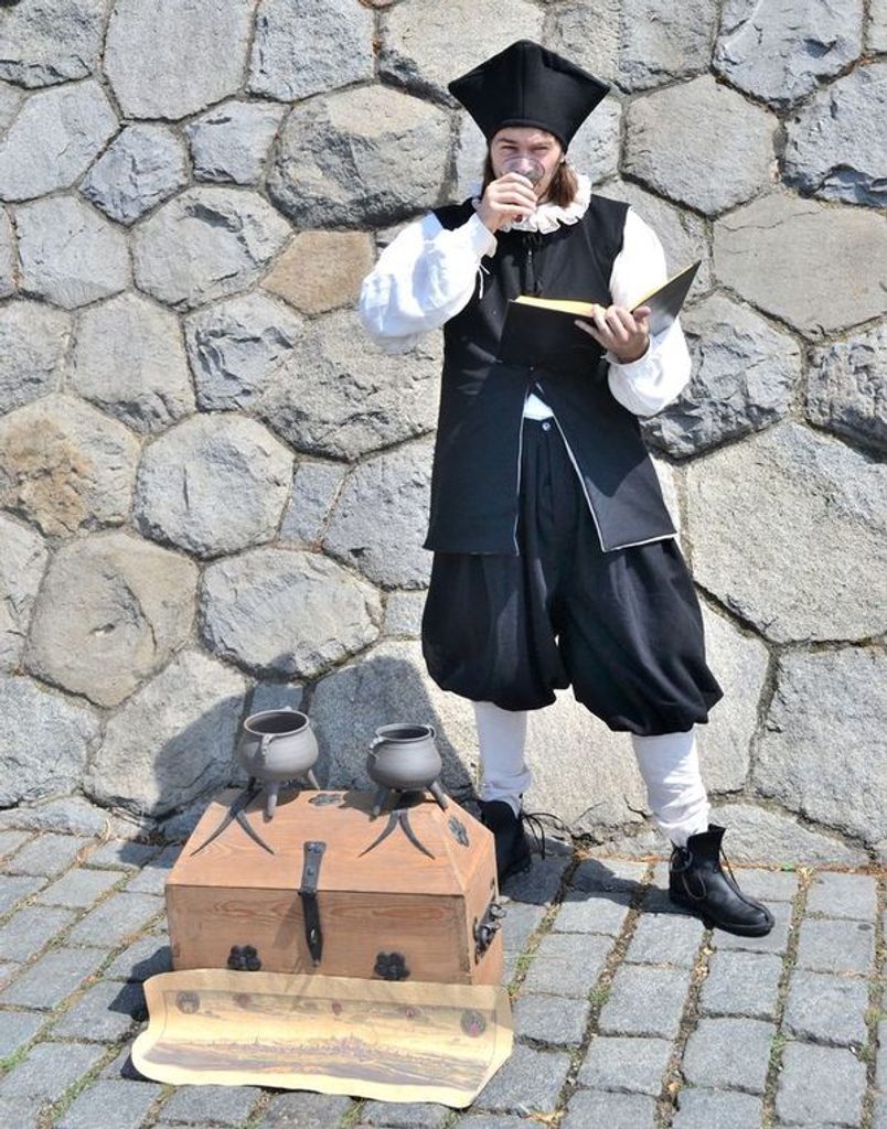 Renaissance Alchemist, costume rental Wulflund