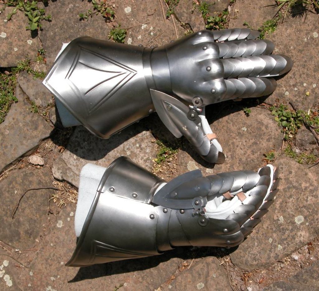 Gothic Plate Gauntlets Wulflund