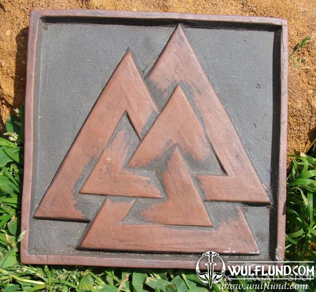 VALKNUT, wall decoration Viking, Slavic, medieval statues Europe ...