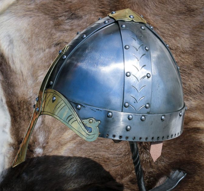 NORMAN HELMET with nasal, brass, de luxe - wulflund.com