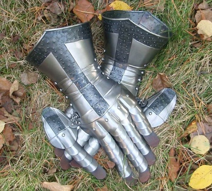 GAUNTLETS decorated with plastic style Armor Parts Armour Helmets ...