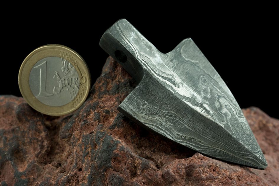 Gáe Bulg, spear miniature, decorative item damascus steel - wulflund.com