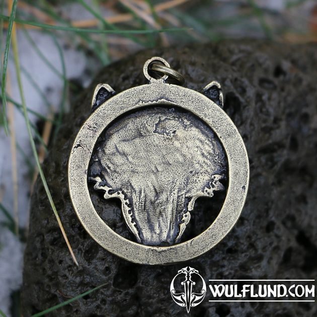 WOLF - wolf's head in a circle, amulet zinc old brass Drakkaria All ...