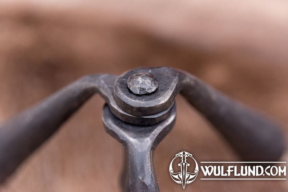 Medieval Cauldron Tripod, forged produits forgés Fer forgé et monnaie ...