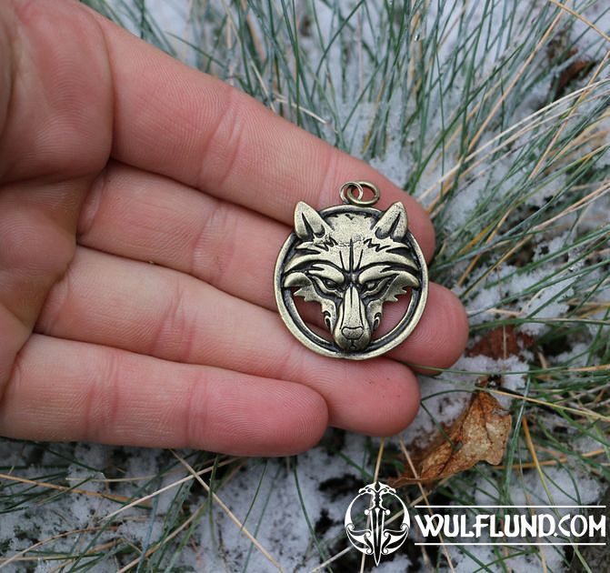 WOLF - wolf's head in a circle, amulet zinc old brass Drakkaria All ...