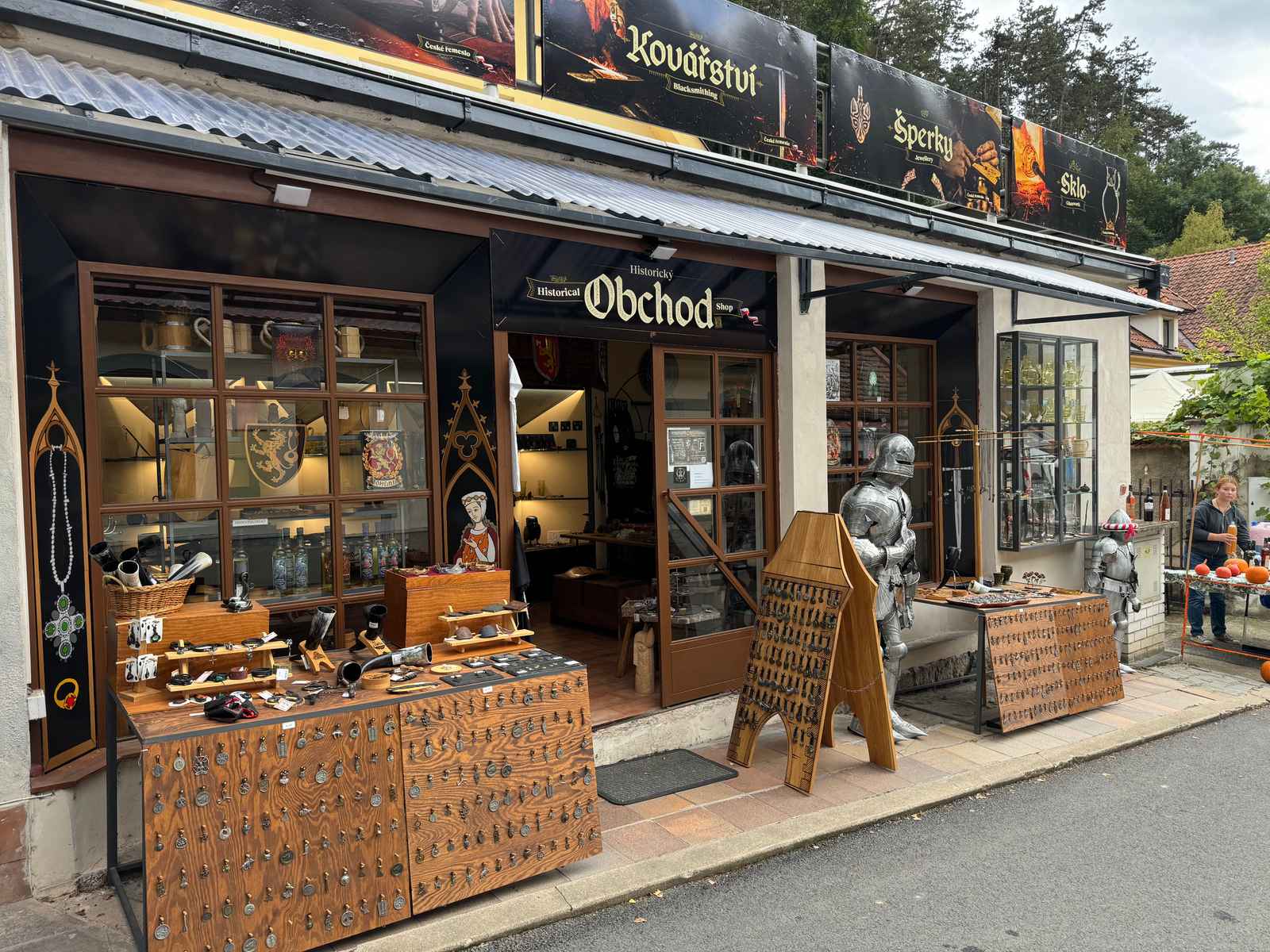 Contacts and Shops Wulflund