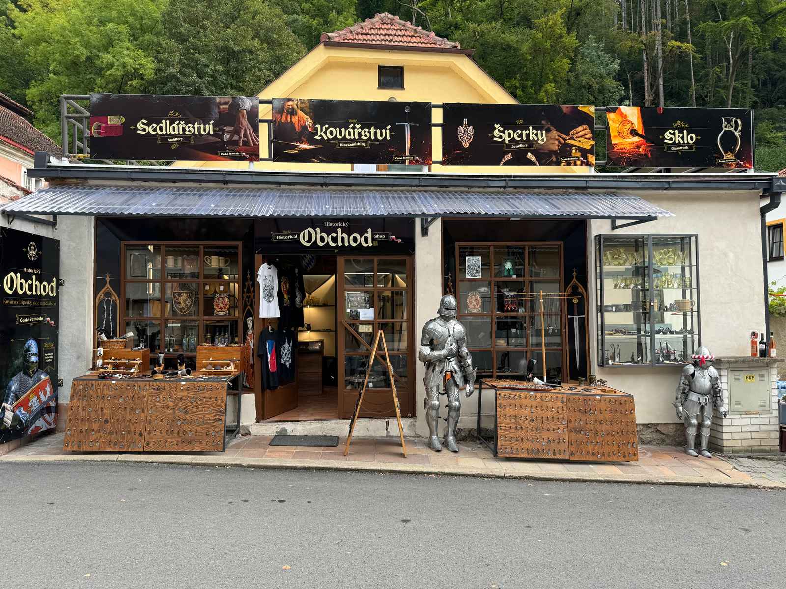 Contacts and Shops Wulflund