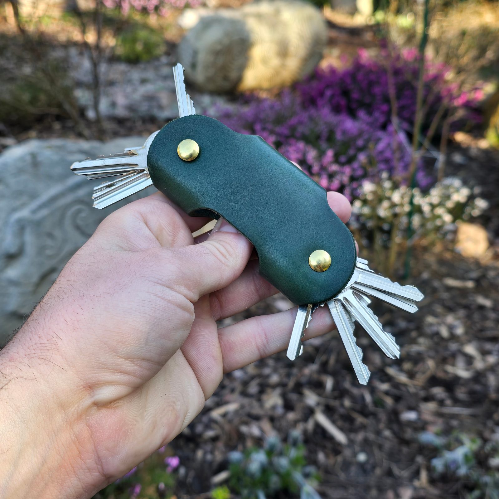 LEATHER KEYCHAIN with screws, green Wulflund