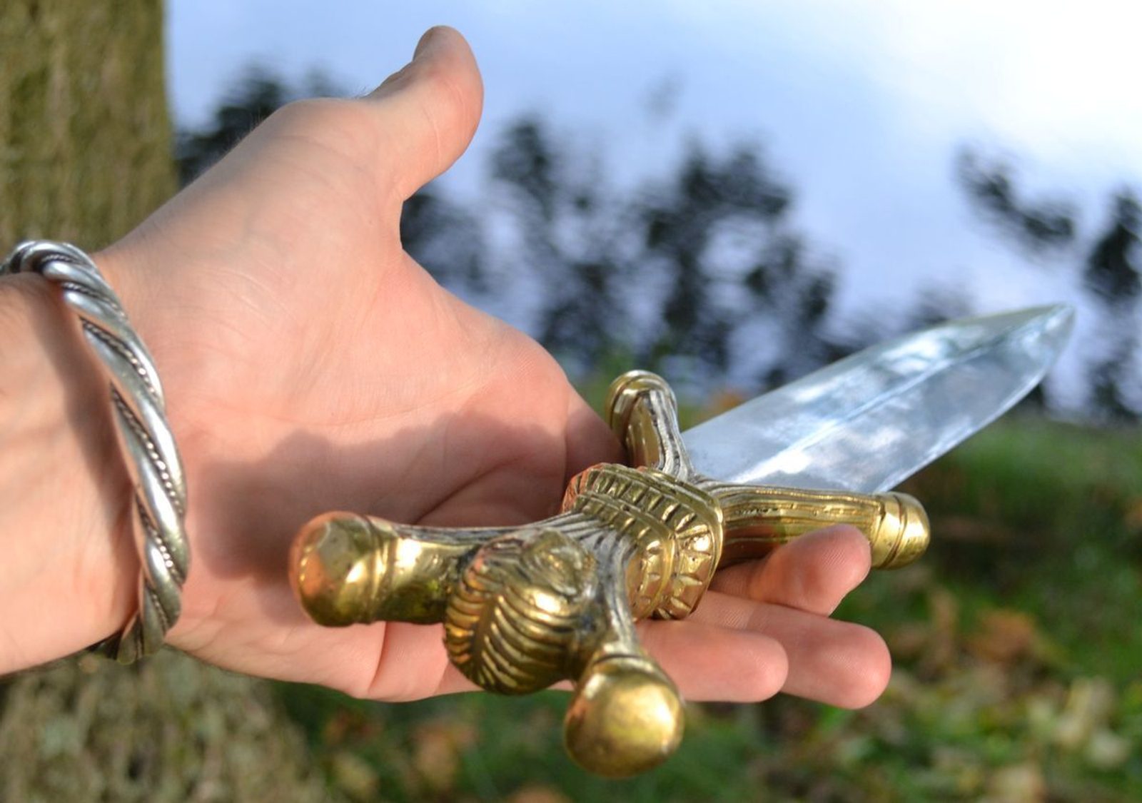 Celtic dagger with anthropomorphic figure Wulflund