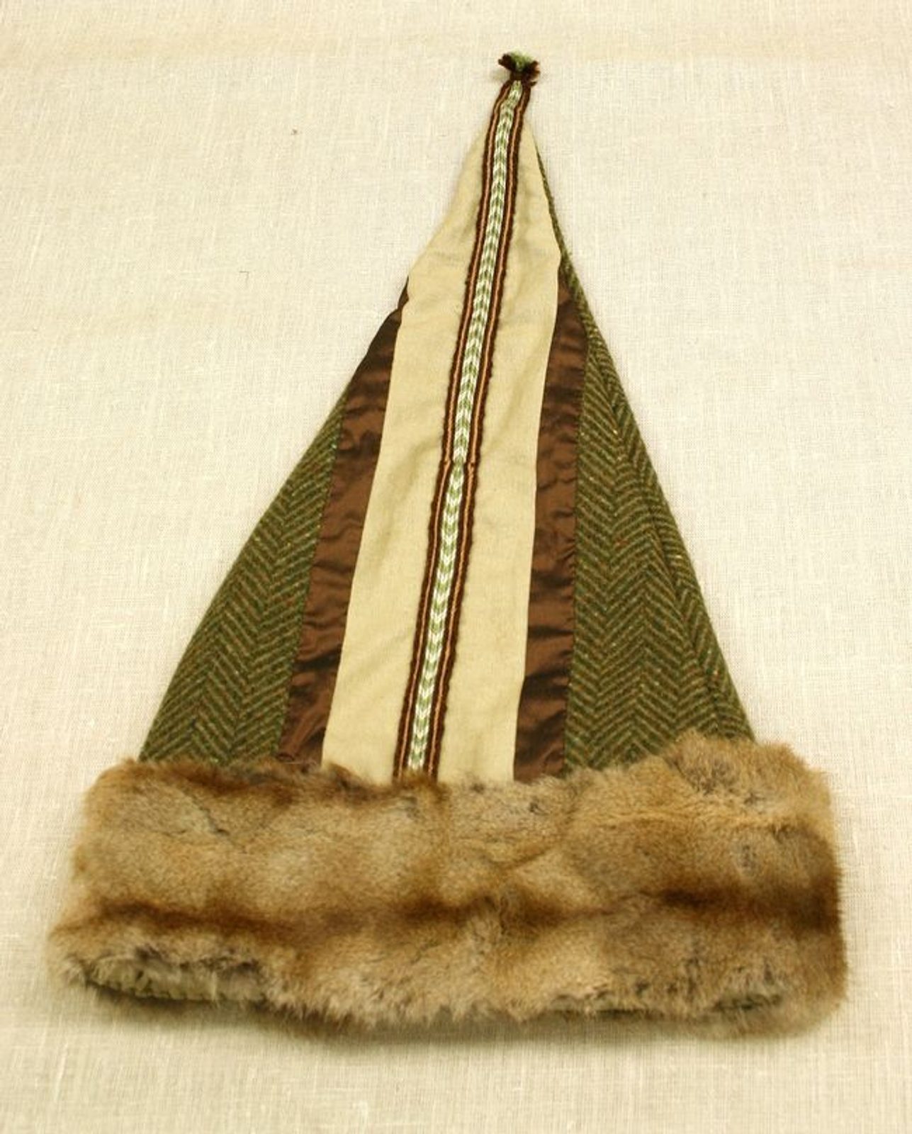 VIKING CAP, wool, fur, tablet weaving hats for men Historical costumes ...