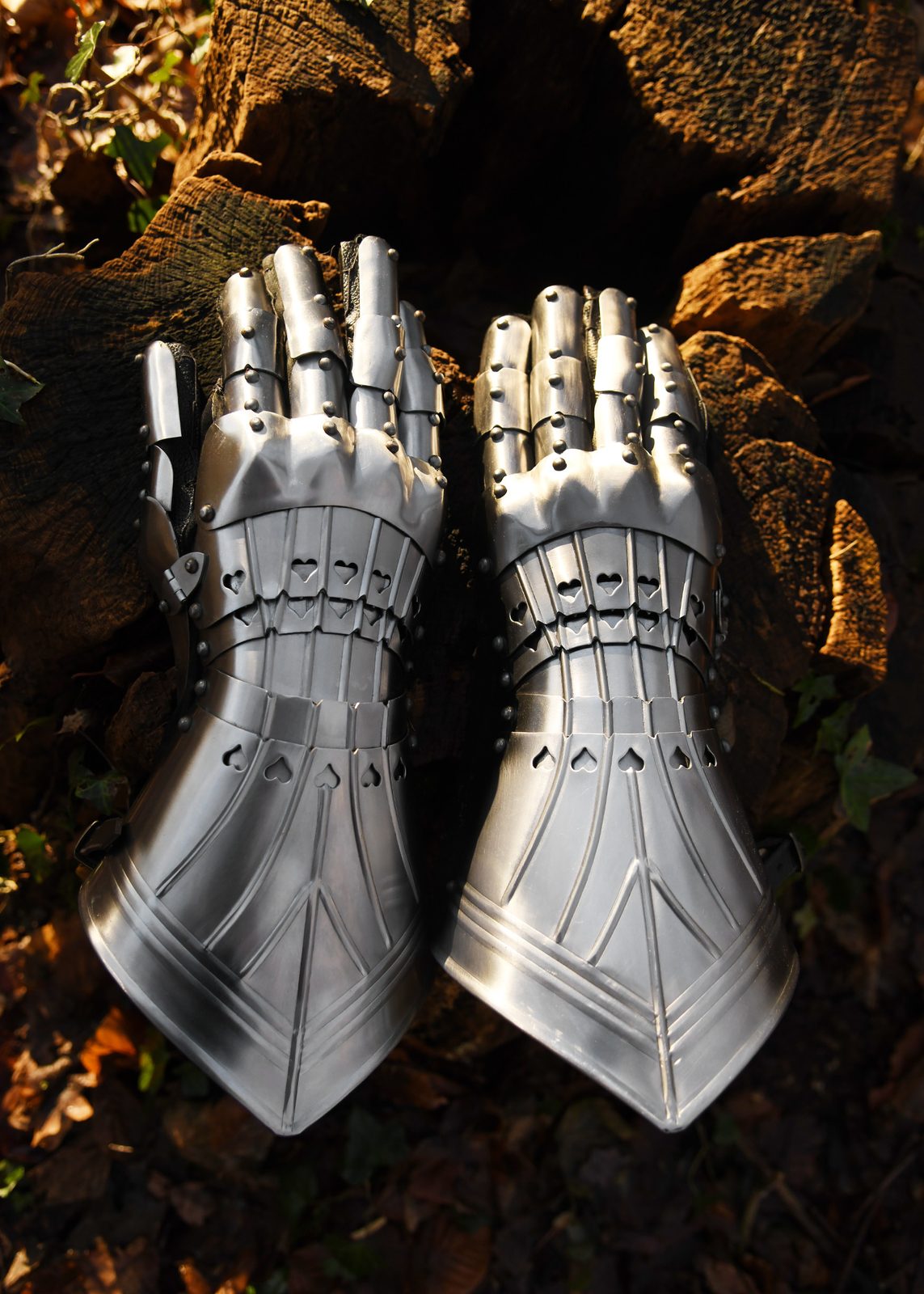 Gothic Gauntlets (pair), steel Wulflund