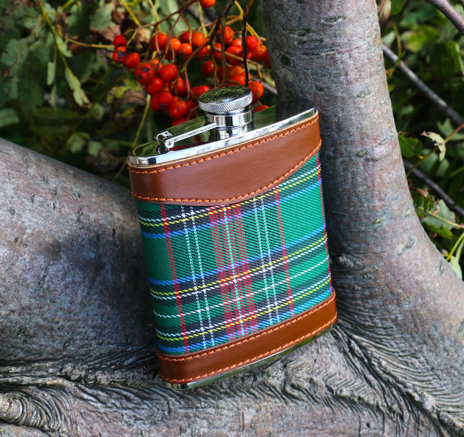 Hip Flask, Scottish tartan bottles, hip flasks Leather Products Wulflund