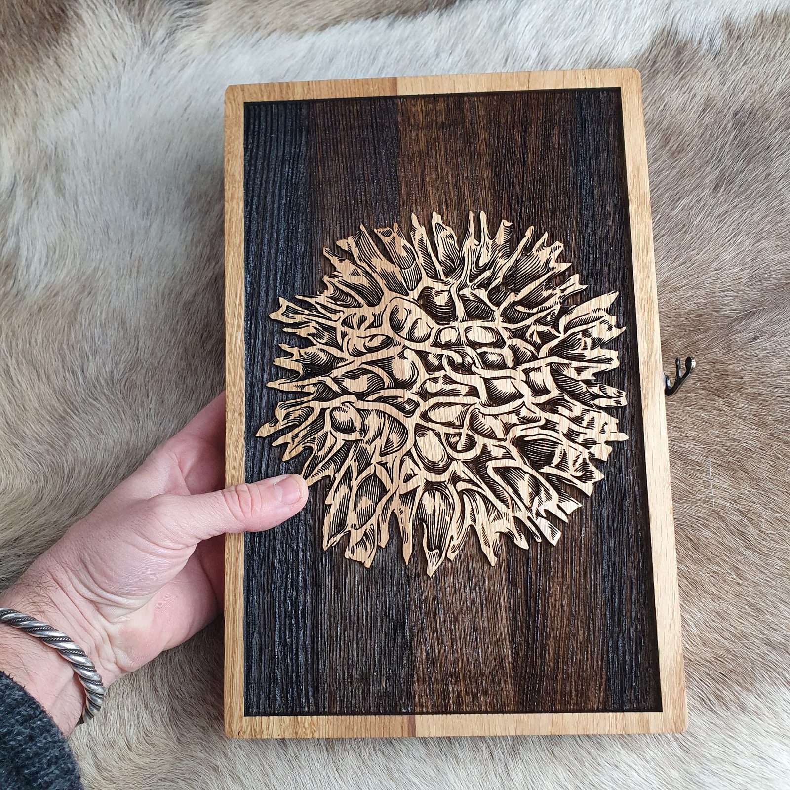 WOODEN BOX for MOLDAVITES, box made of oak wood Wulflund