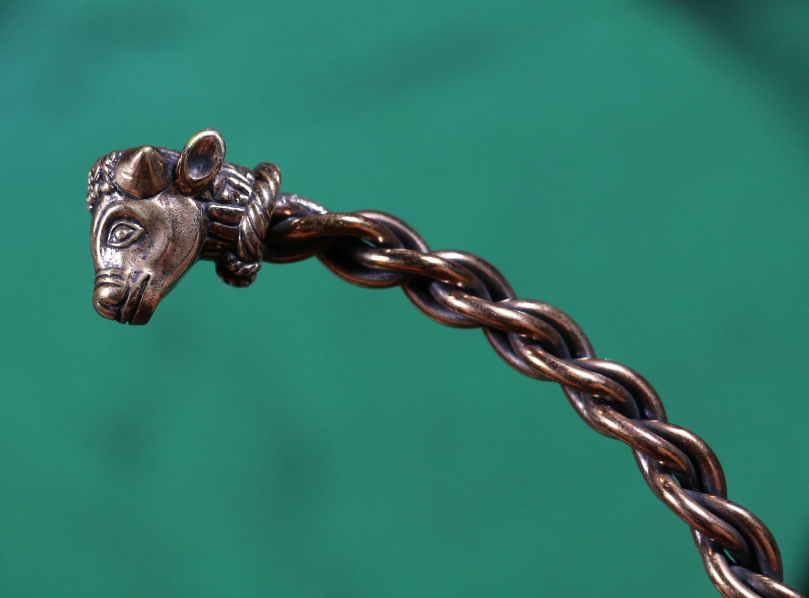CELTIC TORC, Bull's Heads, bronze Wulflund