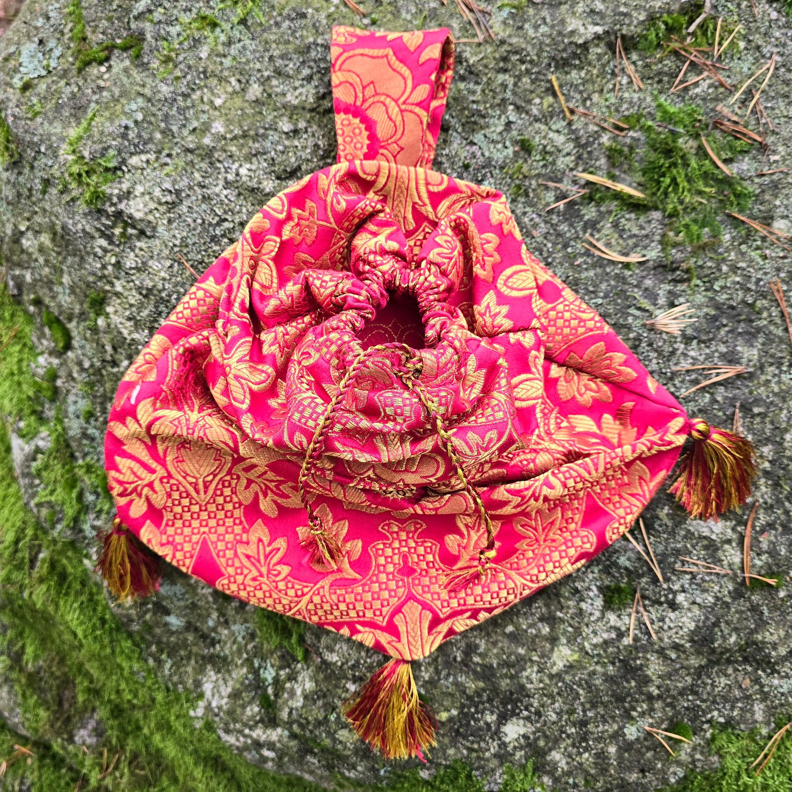 Medieval ladies' bag, 15th century, brocade Wulflund