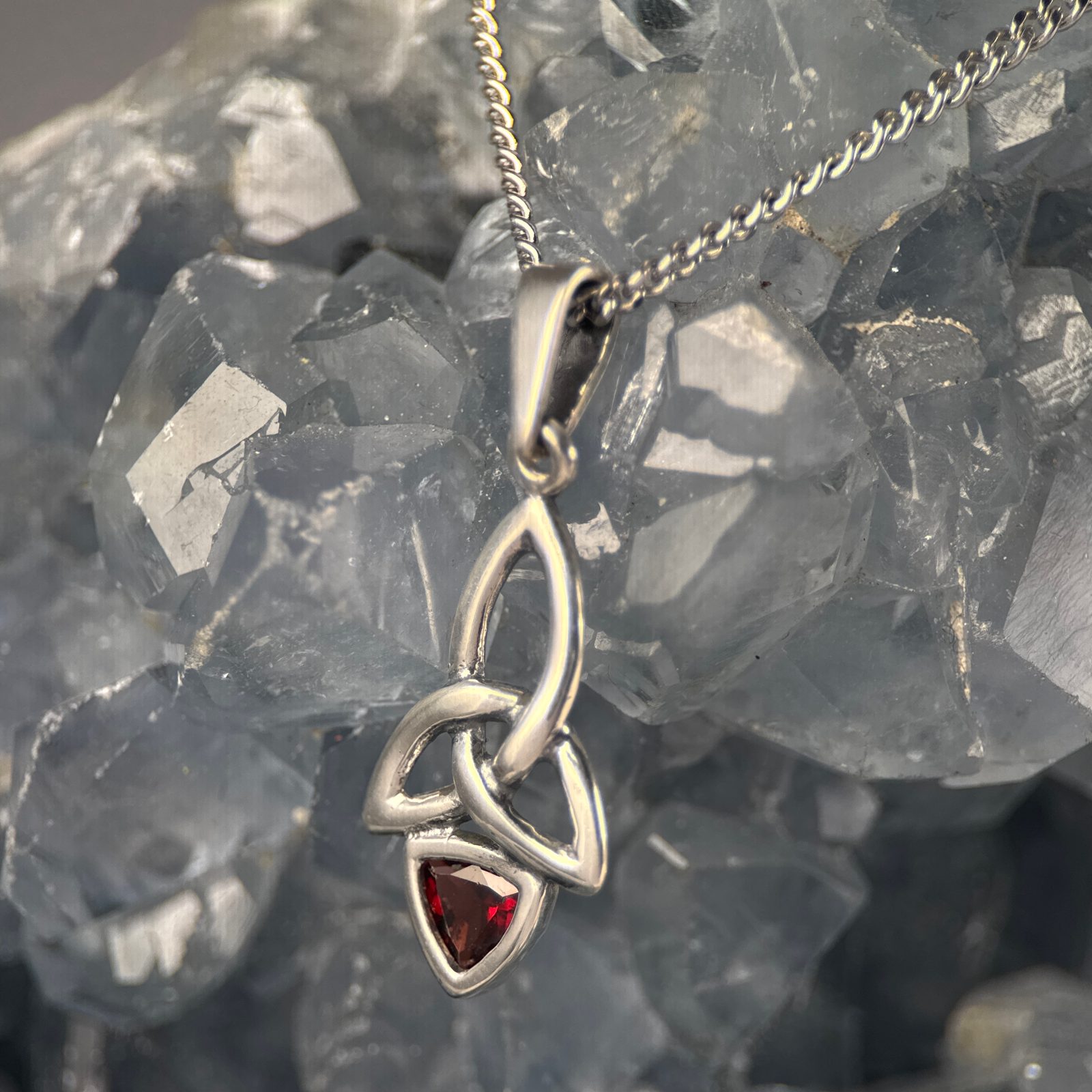 KIRA, silver pendant, Garnet Wulflund