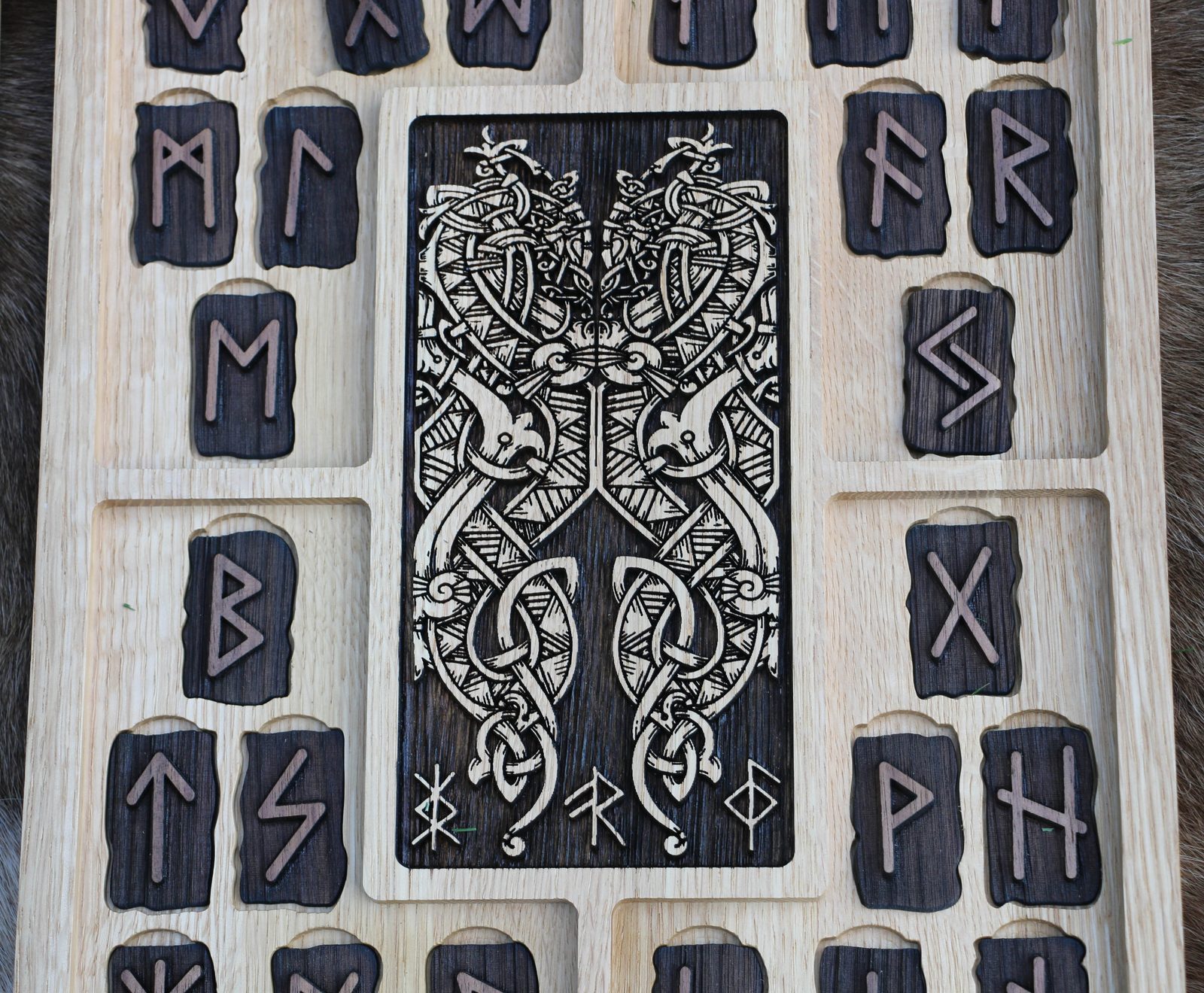 ODIN - RUNES FUTHARK SET et coffret cadeau Kadlus Runes Bijouterie Nous ...