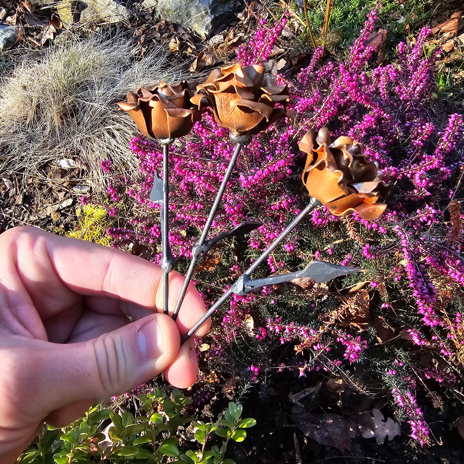 PRAGUE FORGED ROSE - puget of three roses Wulflund