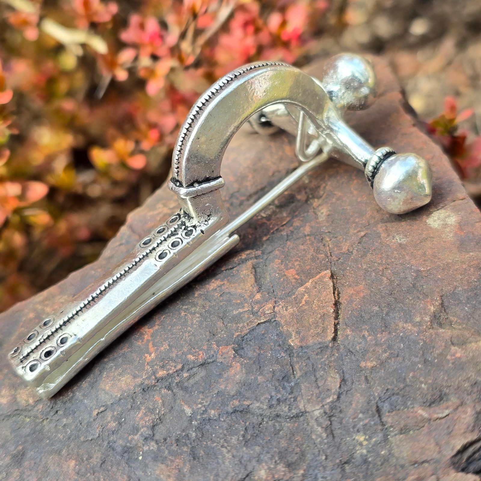 ROMAN MANTLE CLASP, Fibula, bronze, silver plated Wulflund
