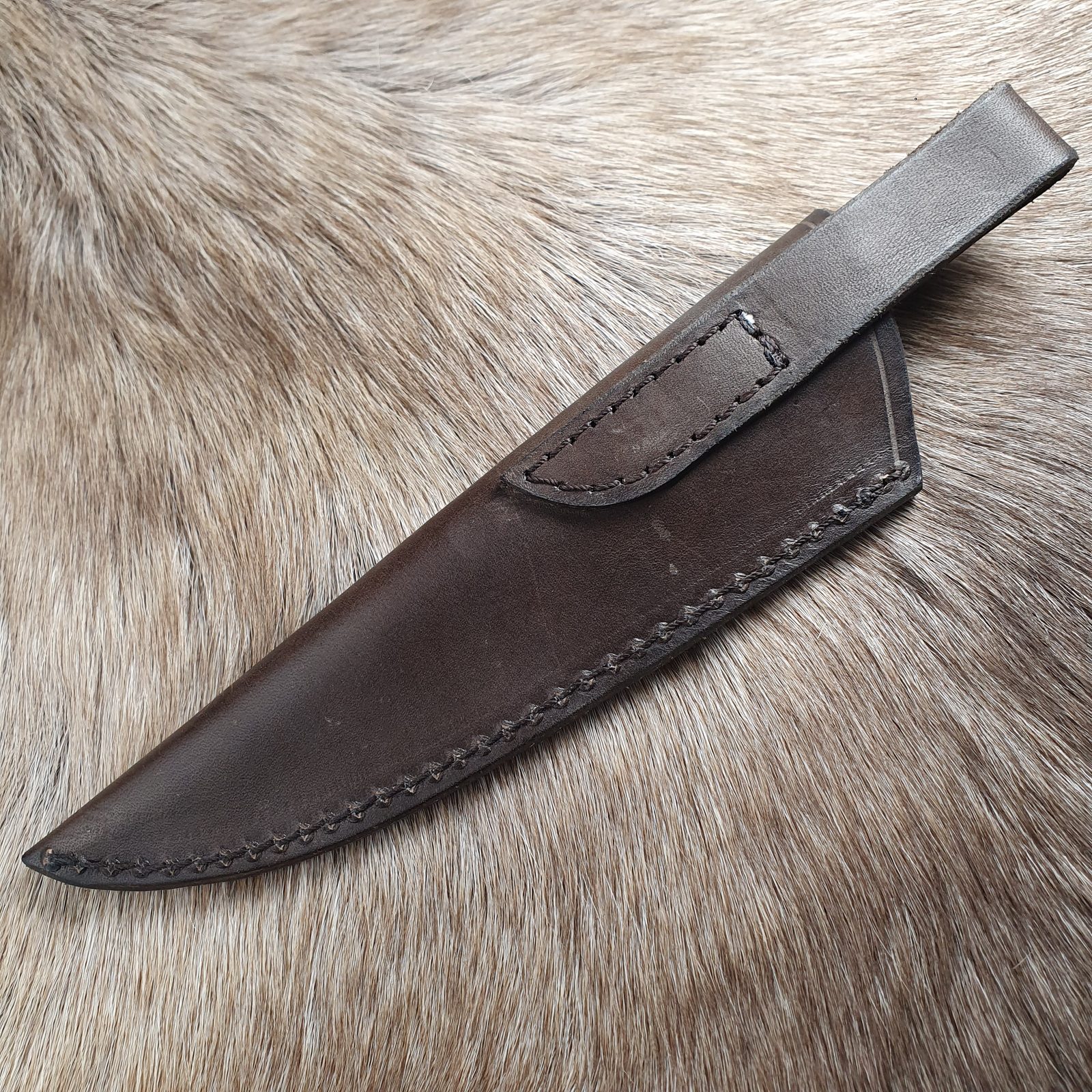 LEATHER Sheath with embossed Wolf Wulflund